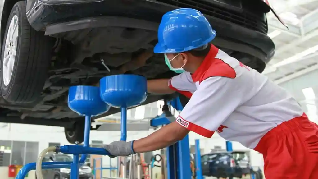 Saat yang Tepat untuk Ganti Oli Mobil Veloz | Auto 2000