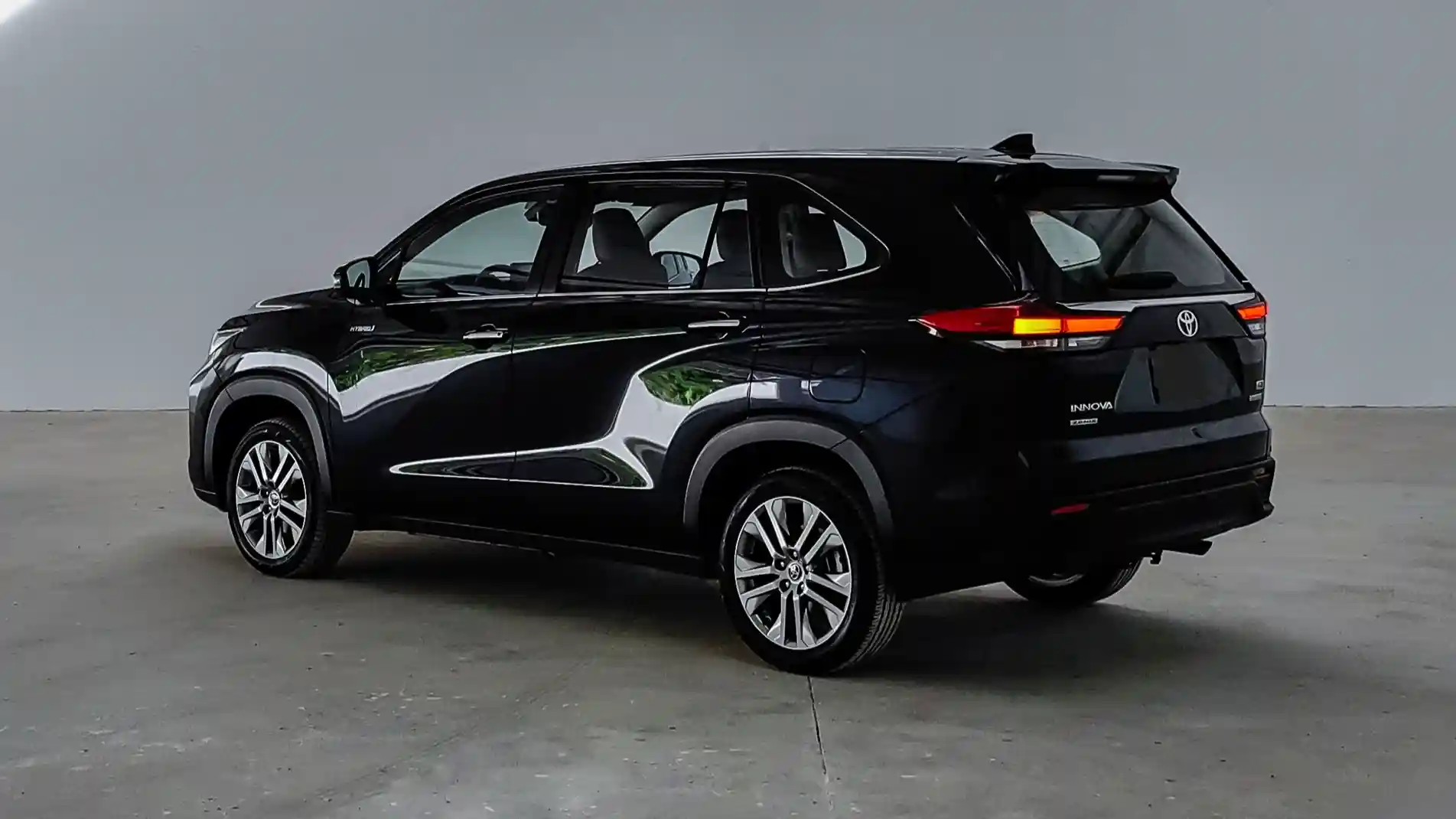 Harga Toyota Innova Zenix Hybrid 2025 | Simulasi Kredit & Test Drive ...