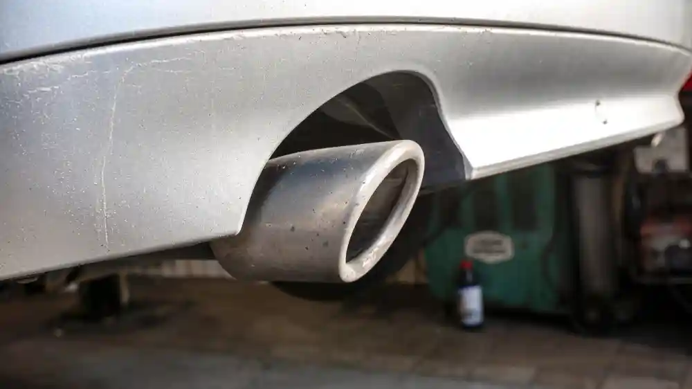 Bahaya Emisi Gas Buang Mobil: Bagaimana Mengatasinya? | Auto2000